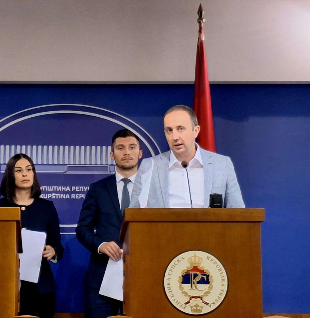 Skupština SDS-a o radu predsjednika i Predsjedništva stranke - BOSNA